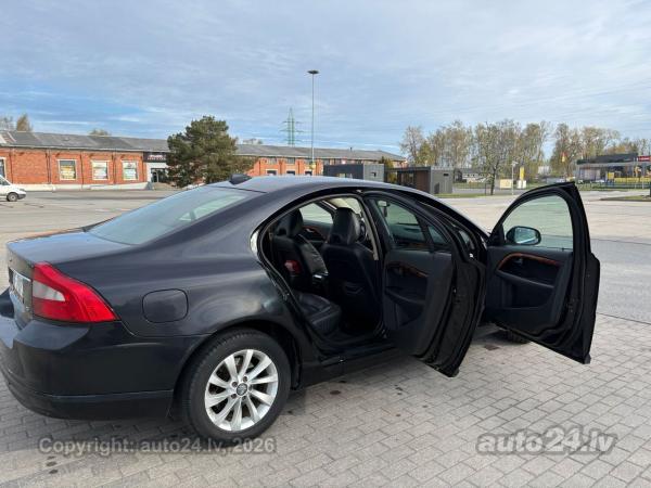 Zils Volvo S80 2006 Rīga, ar dzinēja tilpumu 2.40 L un nobraukumu 263 tūkst. km par 6000 €, foto 5 vietnē AUTOMOTO.COM.LV
