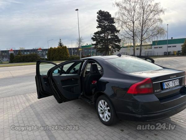 Zils Volvo S80 2006 Rīga, ar dzinēja tilpumu 2.40 L un nobraukumu 263 tūkst. km par 6000 €, foto 6 vietnē AUTOMOTO.COM.LV