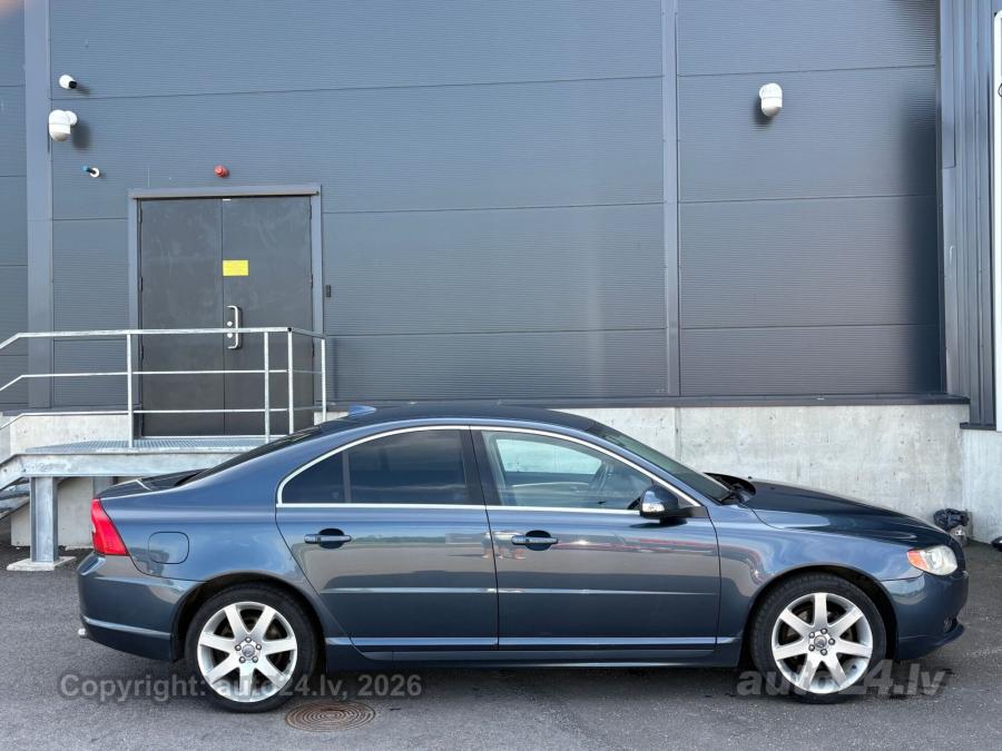 Zils Volvo S80 2006 Rapla, ar dzinēja tilpumu 2.40 L un nobraukumu 389 tūkst. km par 4000 €, foto 6 vietnē AUTOMOTO.COM.LV