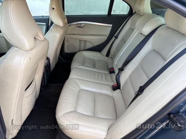 Zils Volvo S80 2006 Rapla, ar dzinēja tilpumu 2.40 L un nobraukumu 389 tūkst. km par 4000 €, foto 8 vietnē AUTOMOTO.COM.LV