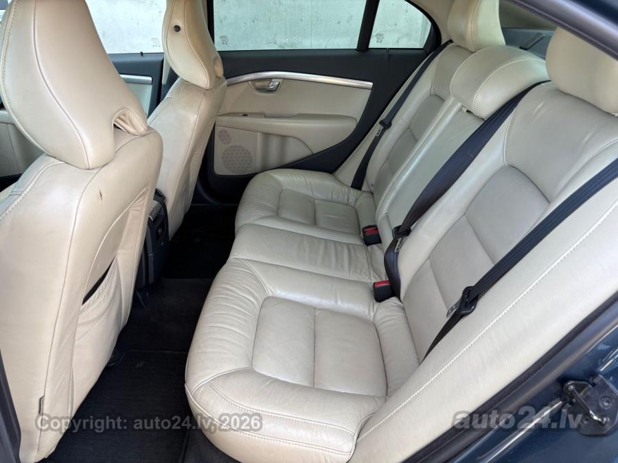 Zils Volvo S80 2006 Rapla, ar dzinēja tilpumu 2.40 L un nobraukumu 389 tūkst. km par 4000 €, foto 9 vietnē AUTOMOTO.COM.LV