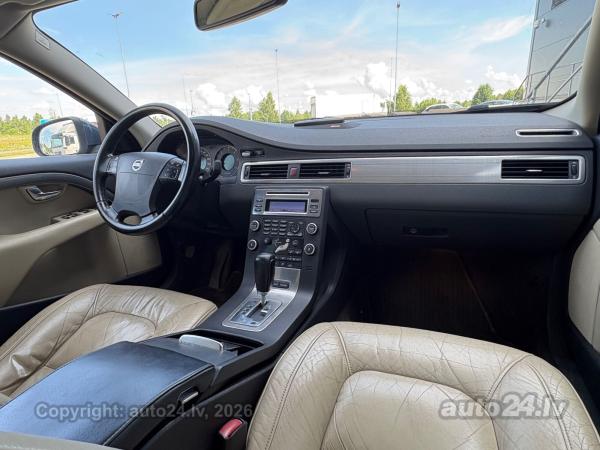 Zils Volvo S80 2006 Rapla, ar dzinēja tilpumu 2.40 L un nobraukumu 389 tūkst. km par 4000 €, foto 9 vietnē AUTOMOTO.COM.LV