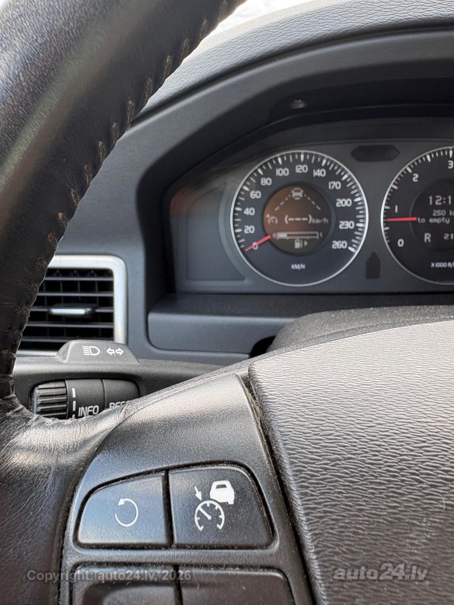Zils Volvo S80 2006 Rapla, ar dzinēja tilpumu 2.40 L un nobraukumu 389 tūkst. km par 4000 €, foto 12 vietnē AUTOMOTO.COM.LV