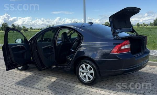 Zils Volvo S80 2006 Rīga, ar dzinēja tilpumu 2.40 L un nobraukumu 293 tūkst. km par 3650 €, foto 5 vietnē AUTOMOTO.COM.LV
