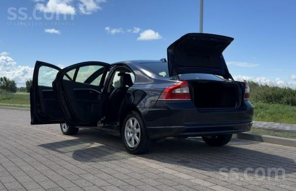 Zils Volvo S80 2006 Rīga, ar dzinēja tilpumu 2.40 L un nobraukumu 293 tūkst. km par 3650 €, foto 6 vietnē AUTOMOTO.COM.LV