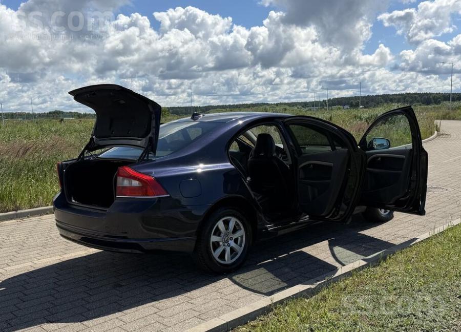Zils Volvo S80 2006 Rīga, ar dzinēja tilpumu 2.40 L un nobraukumu 293 tūkst. km par 3650 €, foto 9 vietnē AUTOMOTO.COM.LV