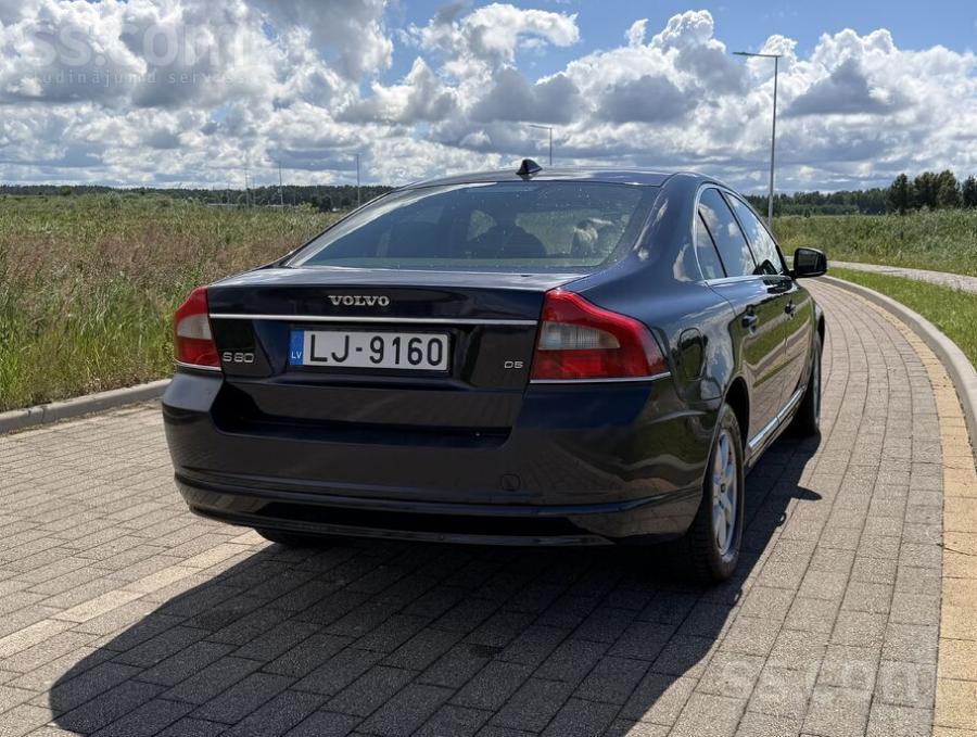 Zils Volvo S80 2006 Rīga, ar dzinēja tilpumu 2.40 L un nobraukumu 293 tūkst. km par 3650 €, foto 16 vietnē AUTOMOTO.COM.LV