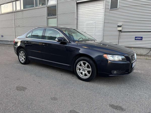 Volvo S80 2006 in Vilnius on AUTOMOTO.COM.LV Blue Volvo S80 2006 in Vilnius, with an engine capacity of 2.40 L and mileage of 365 thousand km for 2250 €, photo 3 on AUTOMOTO.COM.LV