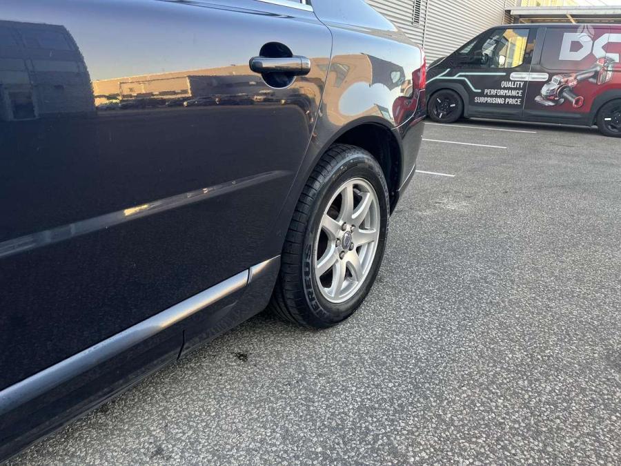 Zils Volvo S80 2006 Viļņa, ar dzinēja tilpumu 2.40 L un nobraukumu 365 tūkst. km par 2250 €, foto 11 vietnē AUTOMOTO.COM.LV
