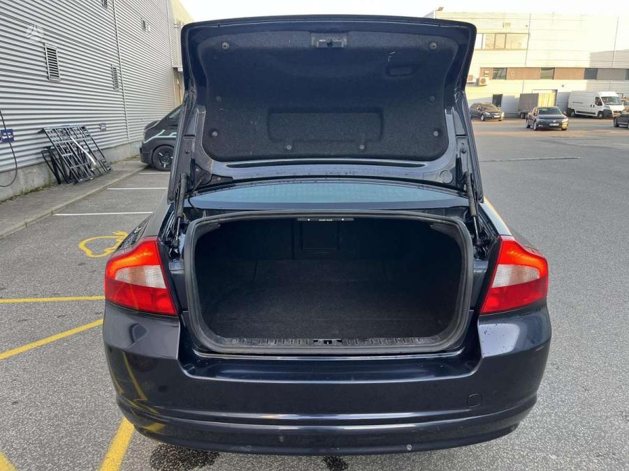 Zils Volvo S80 2006 Viļņa, ar dzinēja tilpumu 2.40 L un nobraukumu 365 tūkst. km par 2250 €, foto 17 vietnē AUTOMOTO.COM.LV