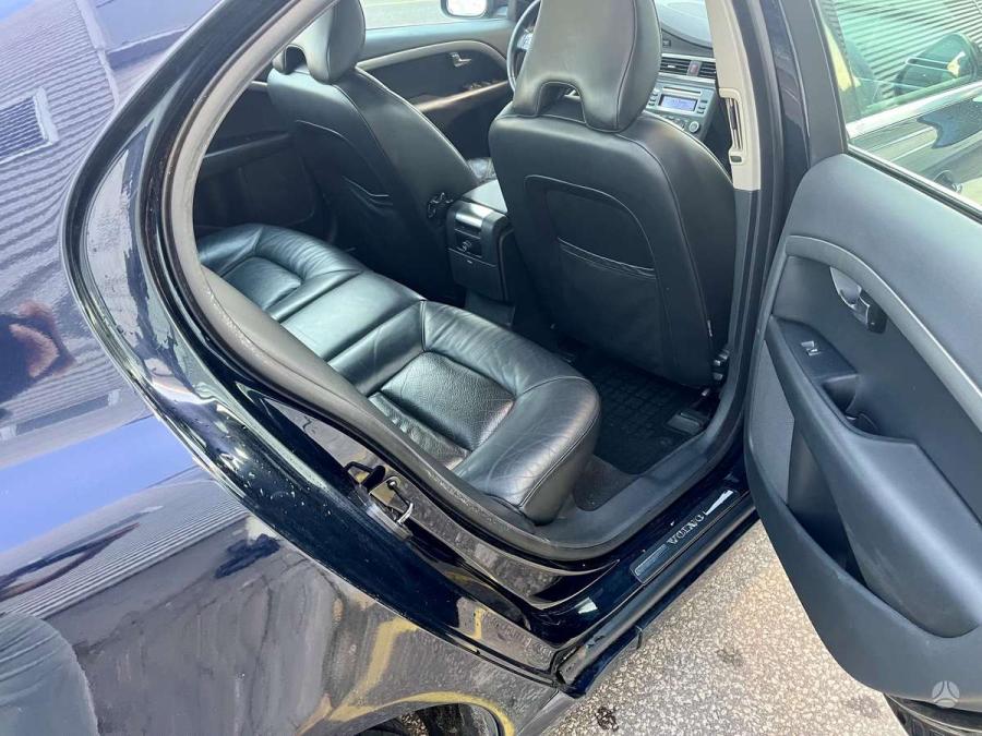 Zils Volvo S80 2006 Viļņa, ar dzinēja tilpumu 2.40 L un nobraukumu 365 tūkst. km par 2250 €, foto 24 vietnē AUTOMOTO.COM.LV