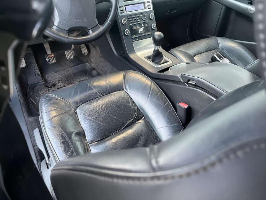 Zils Volvo S80 2006 Viļņa, ar dzinēja tilpumu 2.40 L un nobraukumu 365 tūkst. km par 2250 €, foto 26 vietnē AUTOMOTO.COM.LV