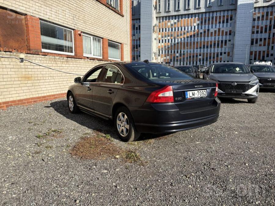 Zils Volvo S80 2006 Rīga, ar dzinēja tilpumu 2.40 L un nobraukumu 391 tūkst. km par 2100 €, foto 4 vietnē AUTOMOTO.COM.LV