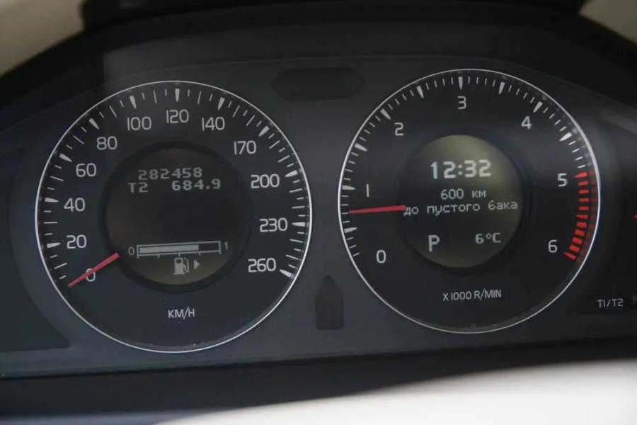 Zils Volvo S80 2007 Rīga, ar dzinēja tilpumu 2.40 L un nobraukumu 282 tūkst. km par 3190 €, foto 17 vietnē AUTOMOTO.COM.LV