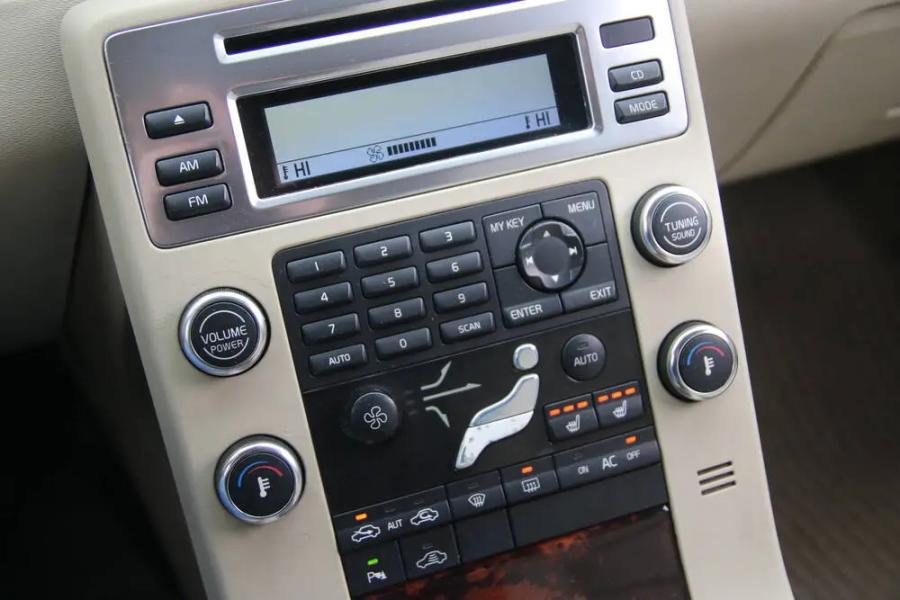 Zils Volvo S80 2007 Rīga, ar dzinēja tilpumu 2.40 L un nobraukumu 282 tūkst. km par 3190 €, foto 18 vietnē AUTOMOTO.COM.LV