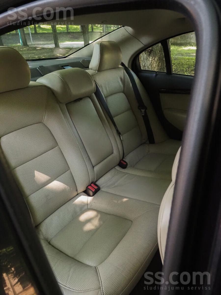 Blue Volvo S80 2007 in Riga, with an engine capacity of 2.40 L and mileage of 231 thousand km for 4400 €, photo 11 on AUTOMOTO.COM.LV