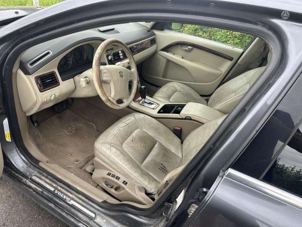 Blue Volvo S80 2007 in Kelme, with an engine capacity of 2.40 L and mileage of 440 thousand km for 1400 €, photo 5 on AUTOMOTO.COM.LV