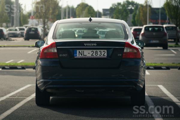 Zils Volvo S80 2007 Rīga, ar dzinēja tilpumu 2.40 L un nobraukumu 318 tūkst. km par 4000 €, foto 3 vietnē AUTOMOTO.COM.LV