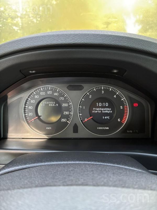 Blue Volvo S80 2007 in Cesis, with an engine capacity of 2.40 L and mileage of 260 thousand km for 8000 €, photo 6 on AUTOMOTO.COM.LV