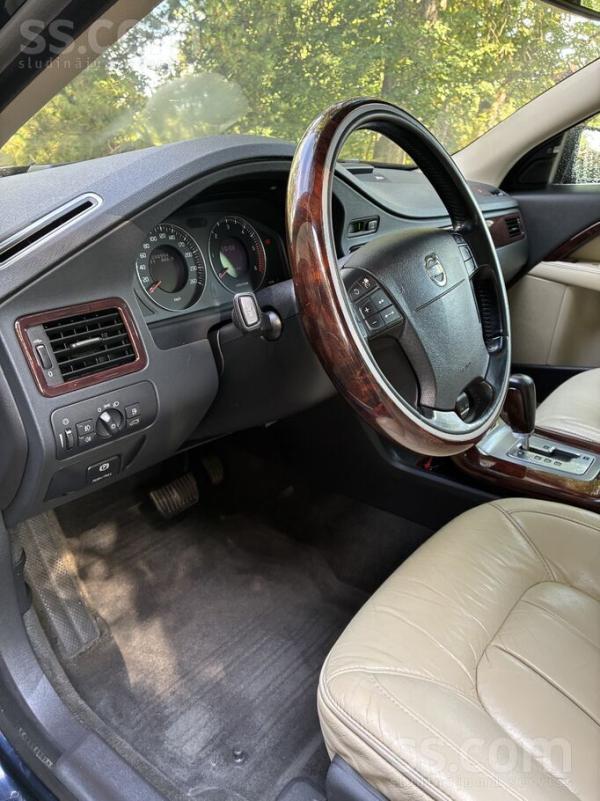 Zils Volvo S80 2007 Cēsis, ar dzinēja tilpumu 2.40 L un nobraukumu 260 tūkst. km par 8000 €, foto 9 vietnē AUTOMOTO.COM.LV