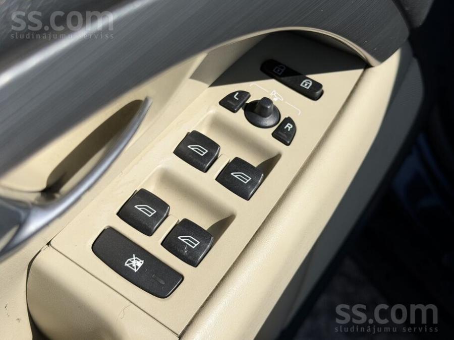 Blue Volvo S80 2007 in Riga, with an engine capacity of 2.40 L and mileage of 411 thousand km for 2700 €, photo 6 on AUTOMOTO.COM.LV
