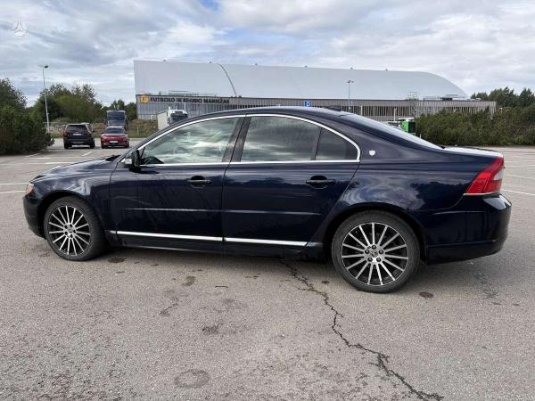Volvo S80 2007 Šauļi vietnē Zils Volvo S80 2007 Šauļi, ar dzinēja tilpumu 2.40 L un nobraukumu 370 tūkst. km par 2150 €, foto 8 vietnē AUTOMOTO.COM.LV