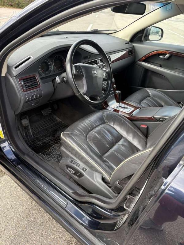 Volvo S80 2007 Šauļi vietnē Zils Volvo S80 2007 Šauļi, ar dzinēja tilpumu 2.40 L un nobraukumu 370 tūkst. km par 2150 €, foto 10 vietnē AUTOMOTO.COM.LV