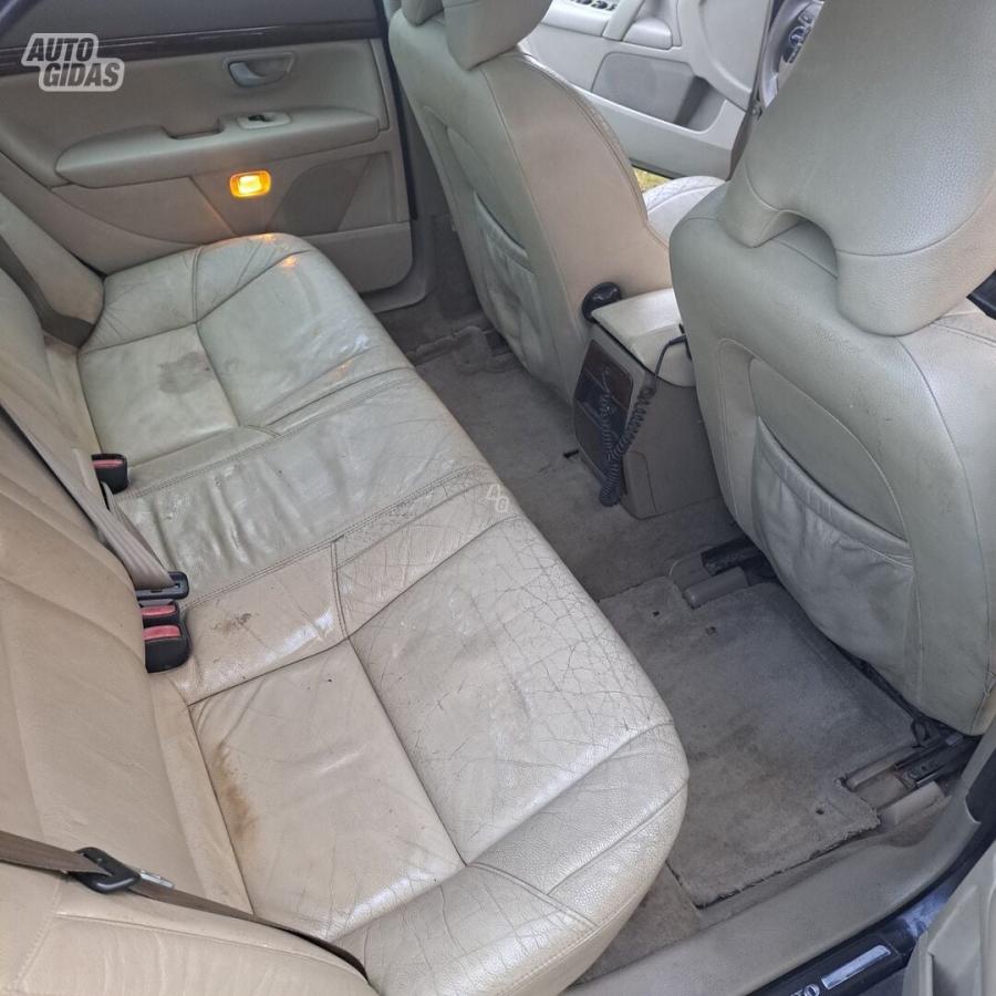 Blue Volvo S80 2007 in Alytus, with an engine capacity of 2.40 L and mileage of 425 thousand km for 1250 €, photo 15 on AUTOMOTO.COM.LV