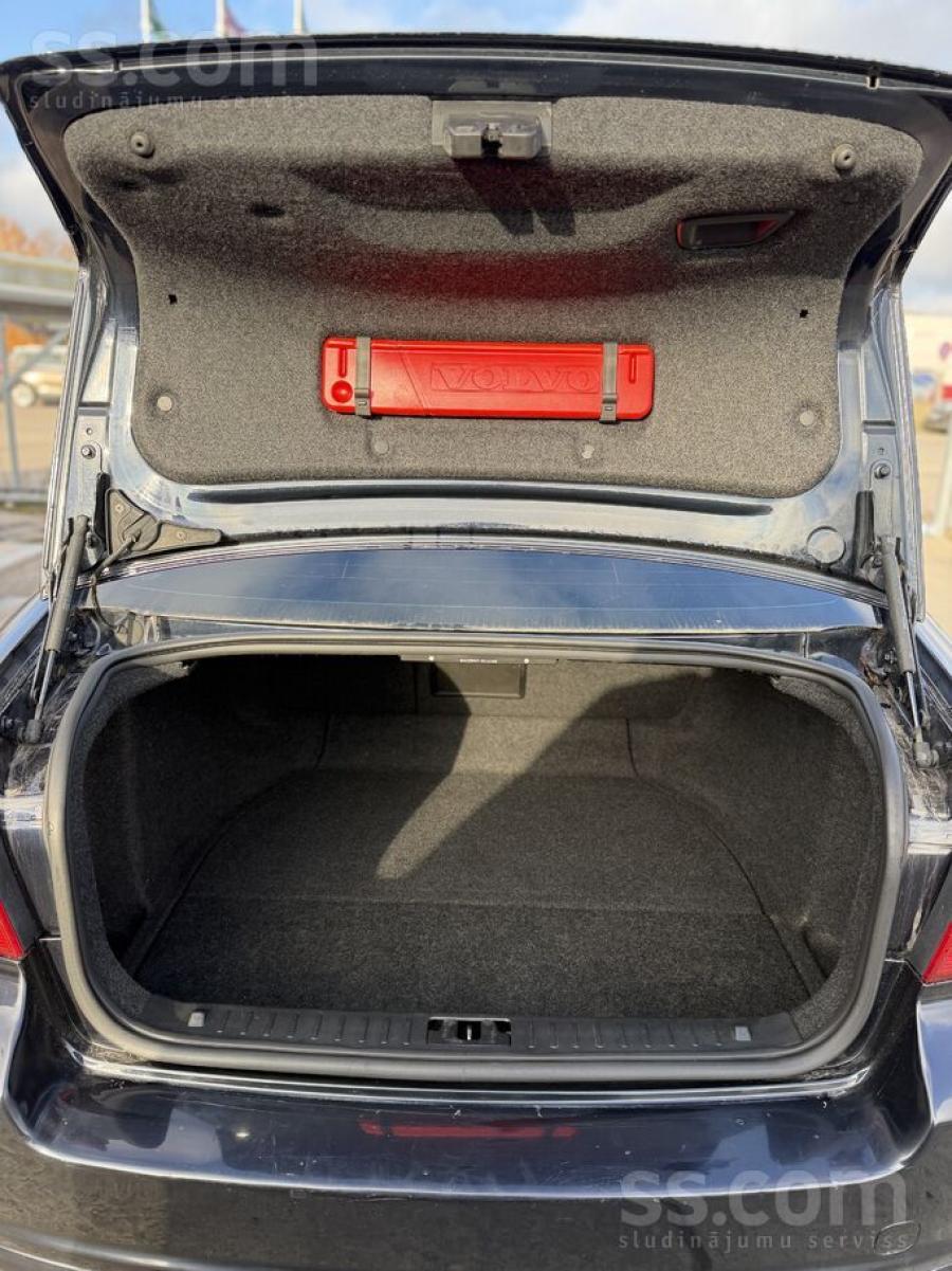 Zils Volvo S80 2007 Rīga, ar dzinēja tilpumu 2.40 L un nobraukumu 411 tūkst. km par 2550 €, foto 14 vietnē AUTOMOTO.COM.LV