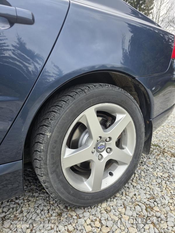 Blue Volvo S80 2008 in Kuressaare, with an engine capacity of 2.40 L and mileage of 320 thousand km for 2500 €, photo 6 on AUTOMOTO.COM.LV