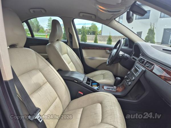 Blue Volvo S80 2008 in Parnu, with an engine capacity of 2.40 L and mileage of 325 thousand km for 3800 €, photo 8 on AUTOMOTO.COM.LV