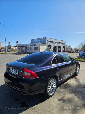 Zils Volvo S80 2008 Narva, ar dzinēja tilpumu 2.40 L un nobraukumu 290 tūkst. km par 5500 €, foto  vietnē AUTOMOTO.COM.LV