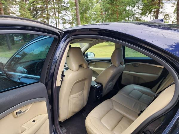 Blue Volvo S80 2008 in Vilnius, with an engine capacity of 2.40 L and mileage of 440 thousand km for 2700 €, photo 9 on AUTOMOTO.COM.LV