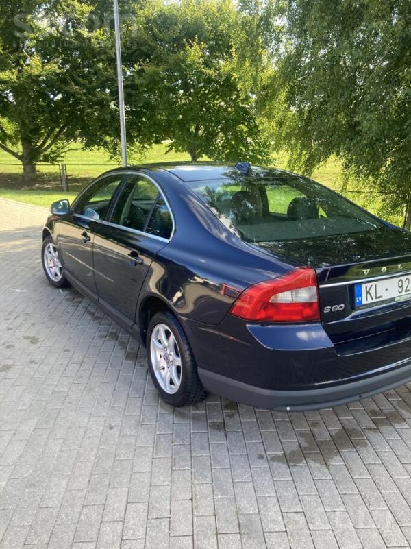 Blue Volvo S80 2008 in Talsi, with an engine capacity of 2.40 L and mileage of 326 thousand km for 2800 €, photo 4 on AUTOMOTO.COM.LV