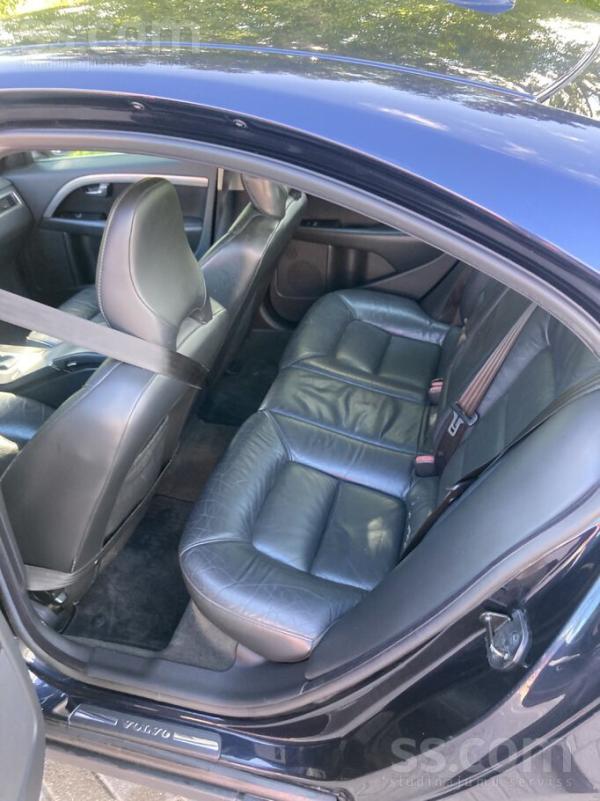Blue Volvo S80 2008 in Talsi, with an engine capacity of 2.40 L and mileage of 326 thousand km for 2800 €, photo 9 on AUTOMOTO.COM.LV