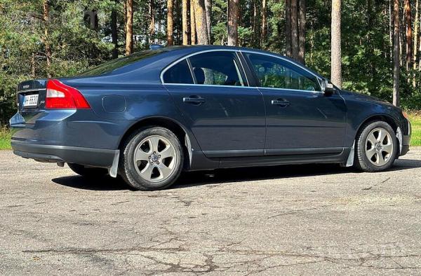 Volvo S80 2008 in Riga on AUTOMOTO.COM.LV Blue Volvo S80 2008 in Riga, with an engine capacity of 2.40 L and mileage of 282 thousand km for 2900 €, photo 4 on AUTOMOTO.COM.LV