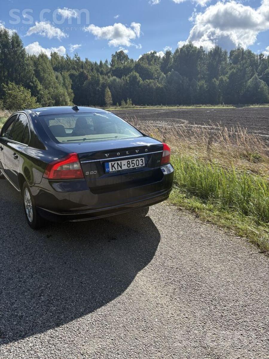 Blue Volvo S80 2009 in Valmiera, with an engine capacity of 2.40 L and mileage of 370 thousand km for 2800 €, photo 4 on AUTOMOTO.COM.LV