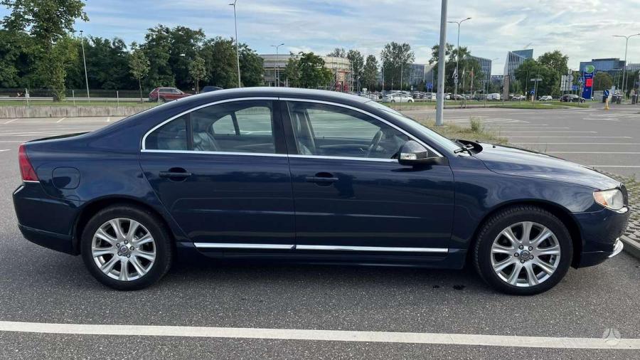 Blue Volvo S80 2010 in Vilnius, with an engine capacity of 2.40 L and mileage of 355 thousand km for 4000 €, photo 5 on AUTOMOTO.COM.LV