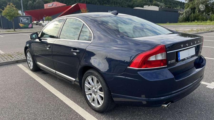 Blue Volvo S80 2010 in Vilnius, with an engine capacity of 2.40 L and mileage of 355 thousand km for 4000 €, photo 8 on AUTOMOTO.COM.LV
