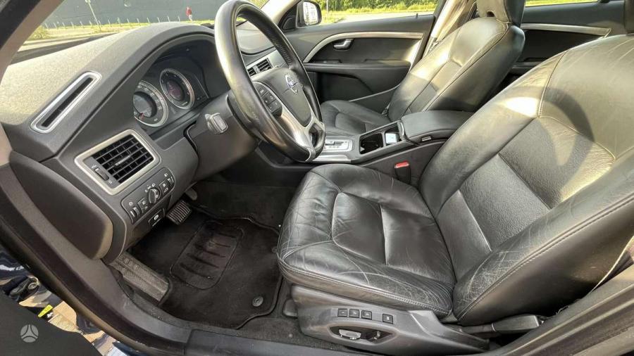 Blue Volvo S80 2010 in Vilnius, with an engine capacity of 2.40 L and mileage of 355 thousand km for 4000 €, photo 11 on AUTOMOTO.COM.LV