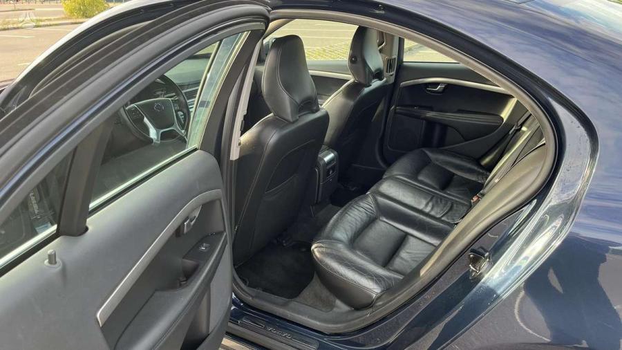 Blue Volvo S80 2010 in Vilnius, with an engine capacity of 2.40 L and mileage of 355 thousand km for 4000 €, photo 12 on AUTOMOTO.COM.LV