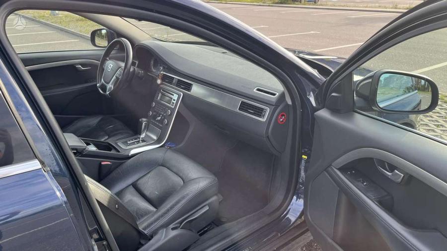 Blue Volvo S80 2010 in Vilnius, with an engine capacity of 2.40 L and mileage of 355 thousand km for 4000 €, photo 13 on AUTOMOTO.COM.LV