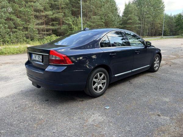 Blue Volvo S80 2010 in Vilnius, with an engine capacity of 2.40 L and mileage of 290 thousand km for 3650 €, photo 6 on AUTOMOTO.COM.LV
