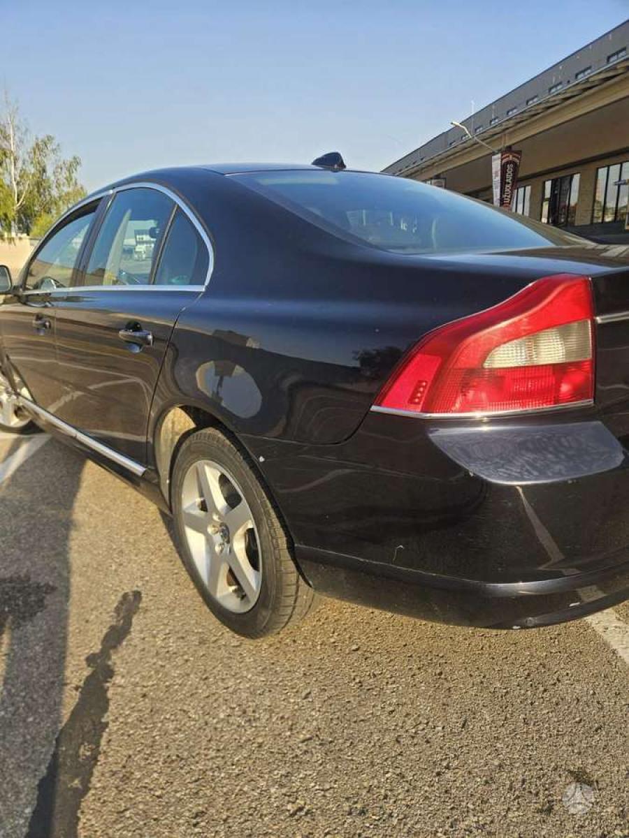 Blue Volvo S80 2010 in Kaunas, with an engine capacity of 2.40 L and mileage of 364 thousand km for 3200 €, photo 6 on AUTOMOTO.COM.LV