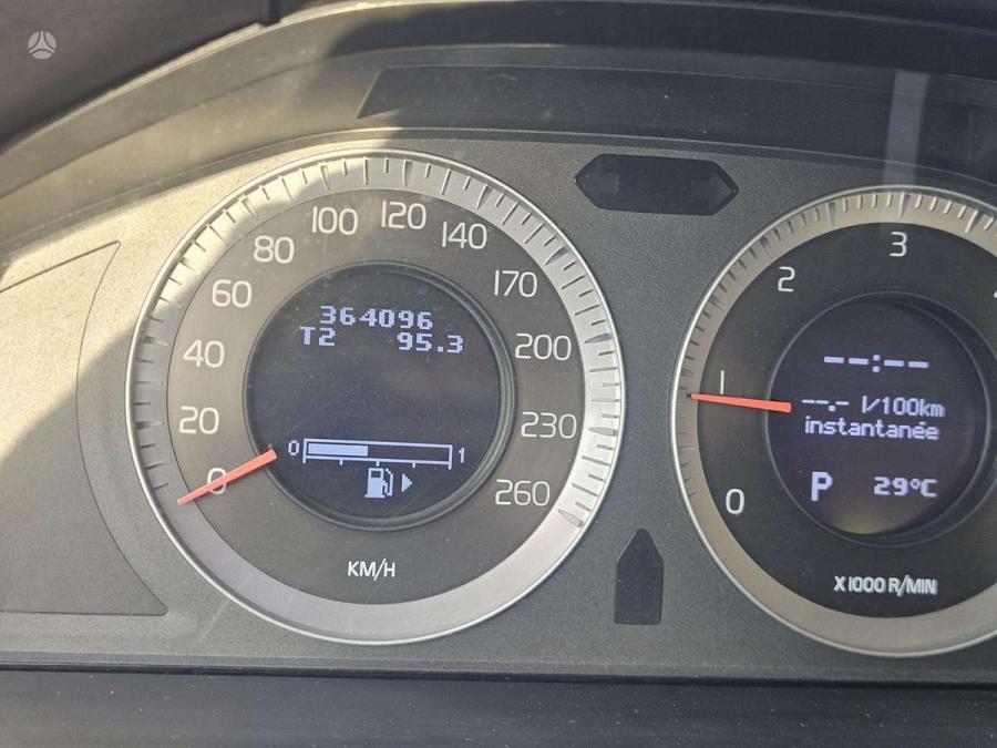 Blue Volvo S80 2010 in Kaunas, with an engine capacity of 2.40 L and mileage of 364 thousand km for 3200 €, photo 8 on AUTOMOTO.COM.LV