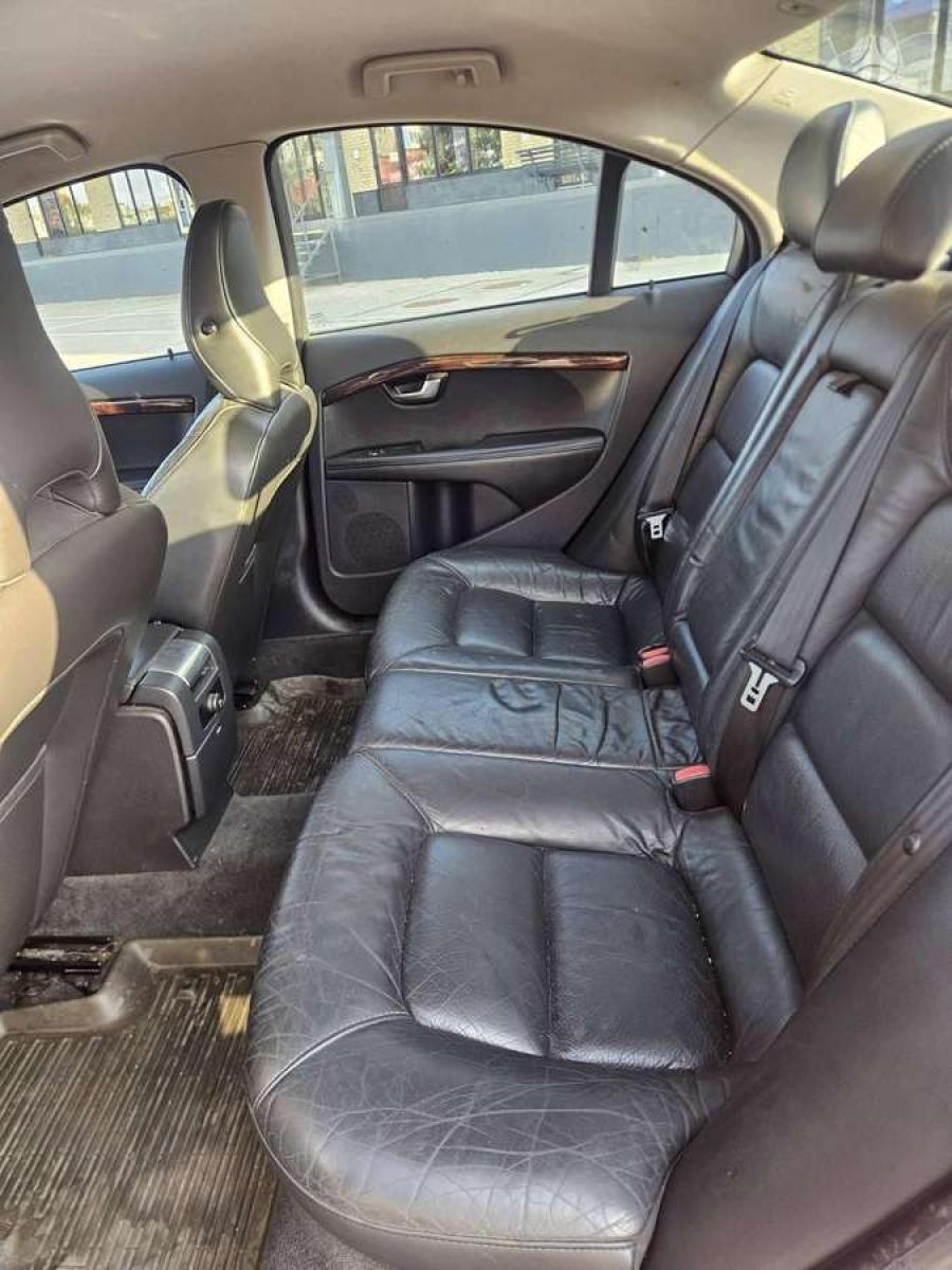 Blue Volvo S80 2010 in Kaunas, with an engine capacity of 2.40 L and mileage of 364 thousand km for 3200 €, photo 9 on AUTOMOTO.COM.LV