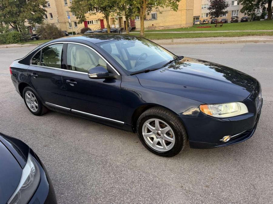 Blue Volvo S80 2010 in Siauliai, with an engine capacity of 1.56 L and mileage of 300 thousand km for 3000 €, photo 1 on AUTOMOTO.COM.LV