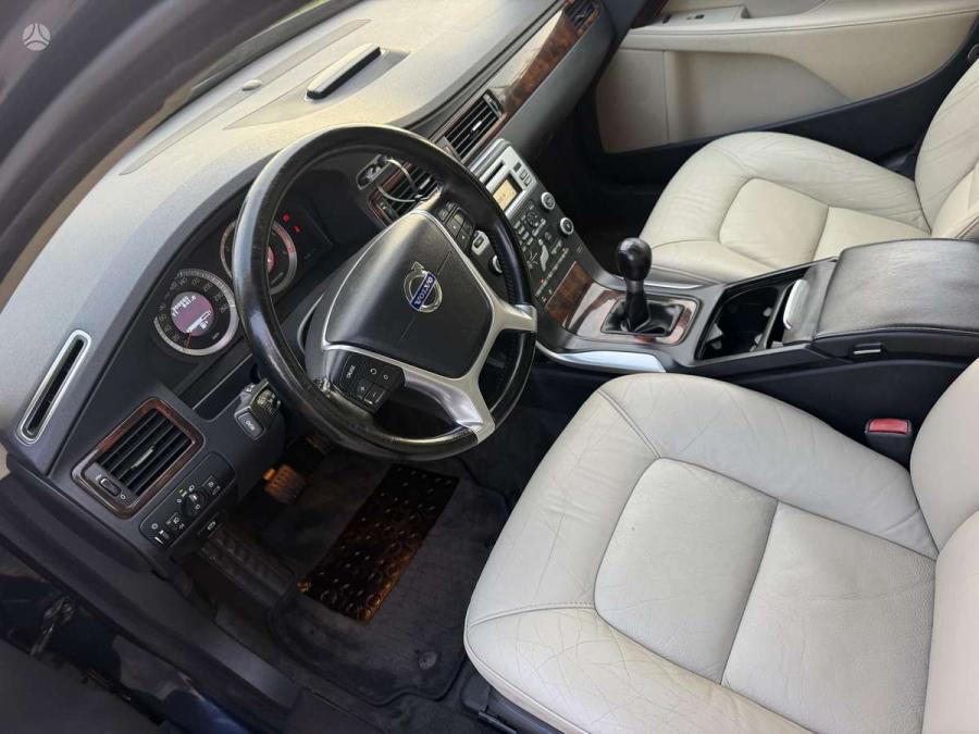Blue Volvo S80 2010 in Siauliai, with an engine capacity of 1.56 L and mileage of 300 thousand km for 3000 €, photo 13 on AUTOMOTO.COM.LV