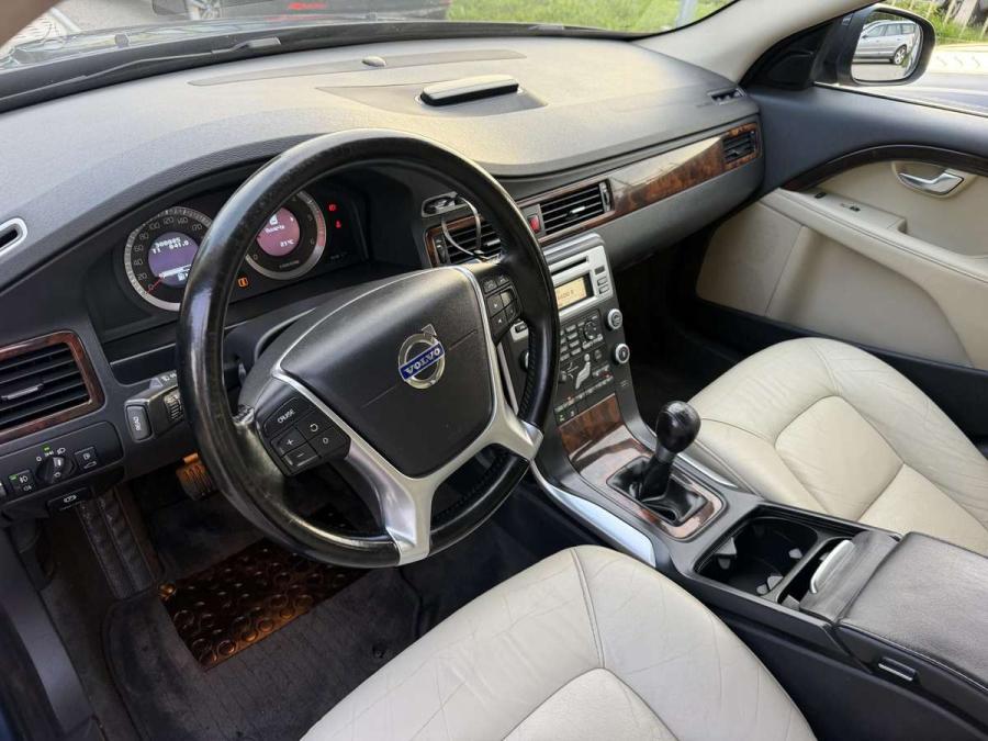 Blue Volvo S80 2010 in Siauliai, with an engine capacity of 1.56 L and mileage of 300 thousand km for 3000 €, photo 14 on AUTOMOTO.COM.LV