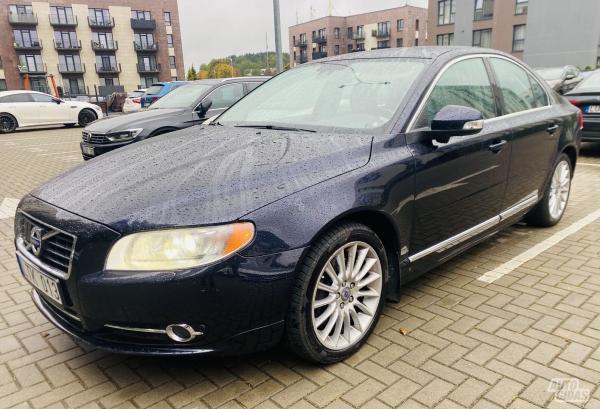 Zils Volvo S80 2011 Viļņa, ar dzinēja tilpumu 2.40 L un nobraukumu 195 tūkst. km par 7500 €, foto 3 vietnē AUTOMOTO.COM.LV